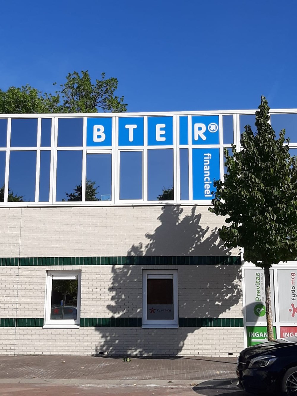 BTER Financieel sponsort wedstrijdbal aan de jeugd. - vv HSC