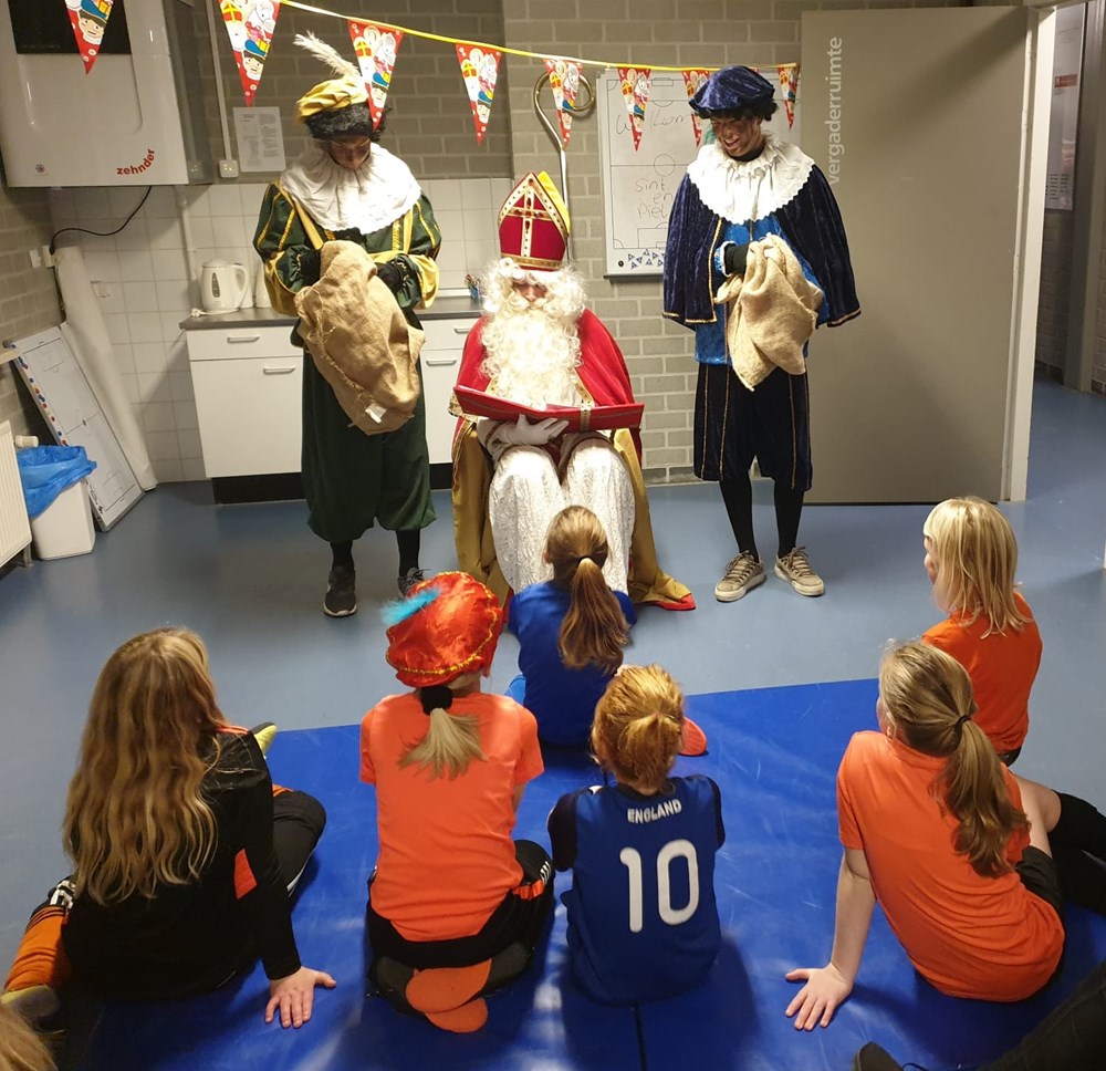Sint En Piet Bezoeken De Jongste Hssc61 Jeugd Hssc61