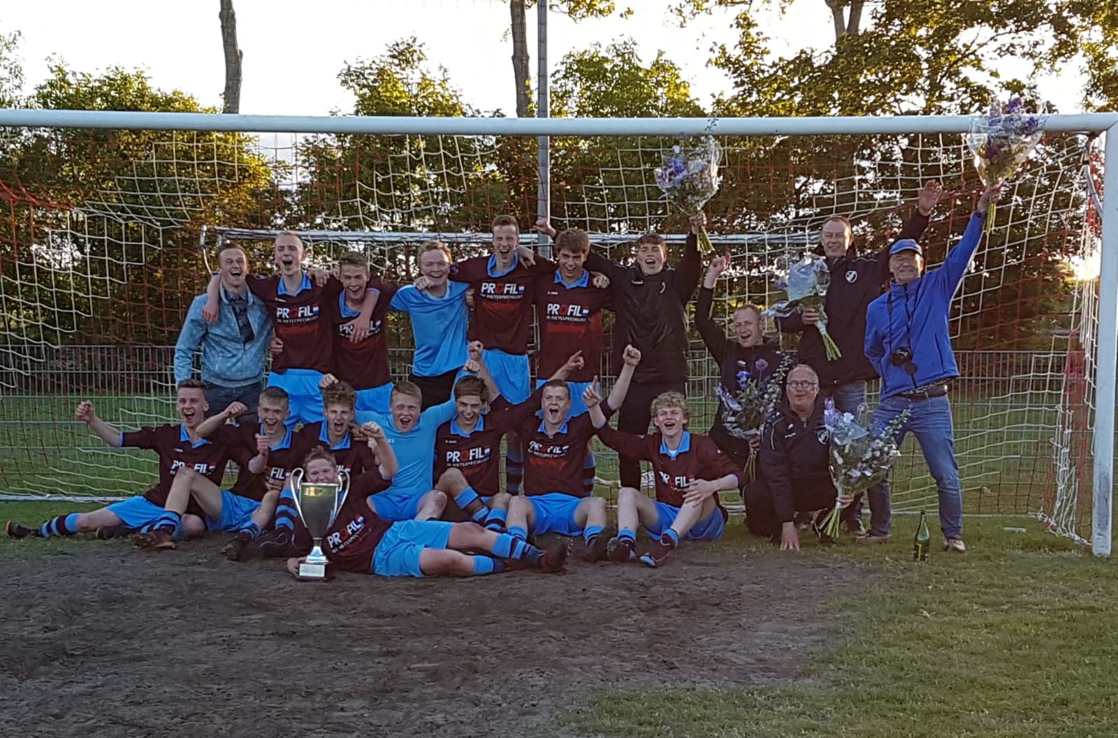OHH JO17-1 Kampioen! - Voetbalvereniging Heeg