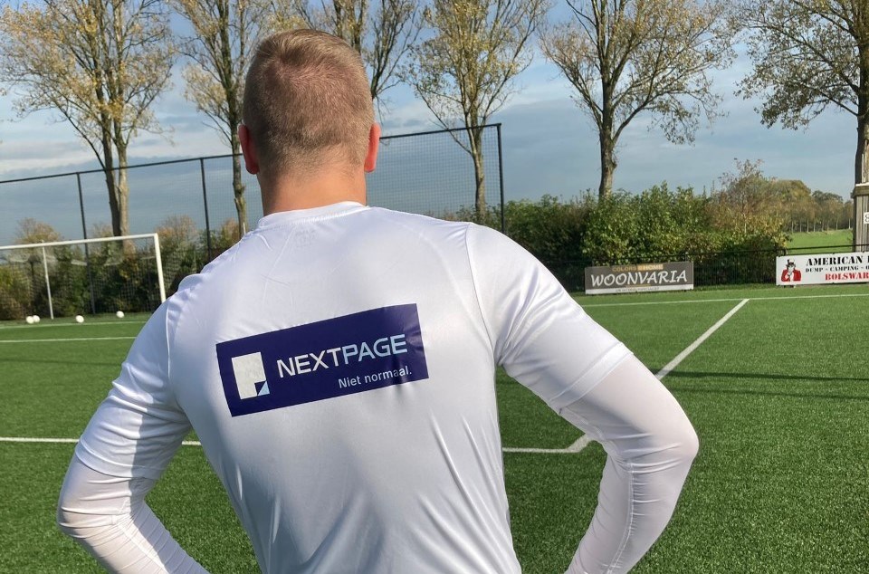 NextPage schenkt nieuwe inloopshirts voor Heeg 1 en Heeg 2 ...