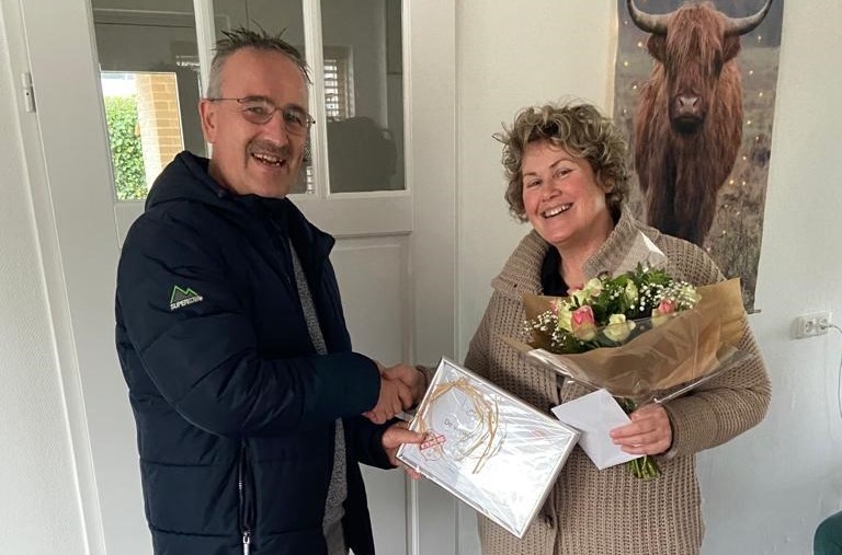 Tineke Brander vrijwilligster van het jaar - Voetbalvereniging Heeg