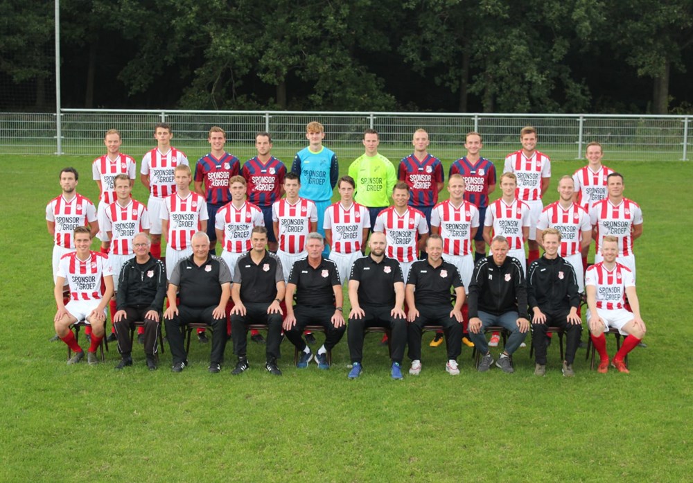 Teamfoto Heeg 1 + Heeg 2 - Voetbalvereniging Heeg
