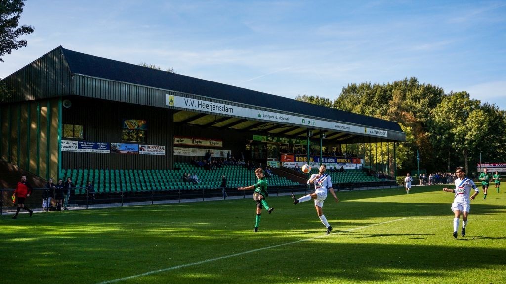 De nieuwe hoofdtrainer van vv Heerjansdam: Jonathan Jonk. - vv Heerjansdam