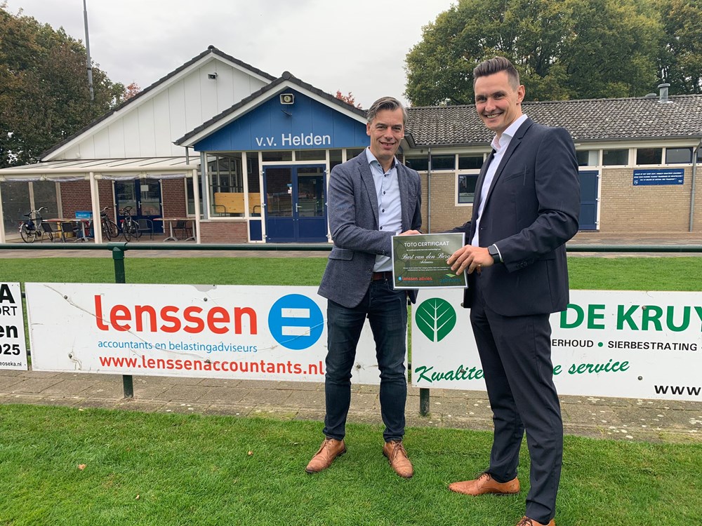 Prijsuitreiking Lenssen advies teau teau - vv Helden