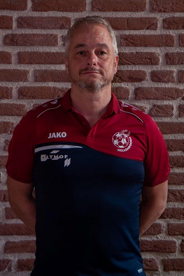 v.v. Hellendoorn heeft het contract van heren 1 hoofdtrainer Bart ...