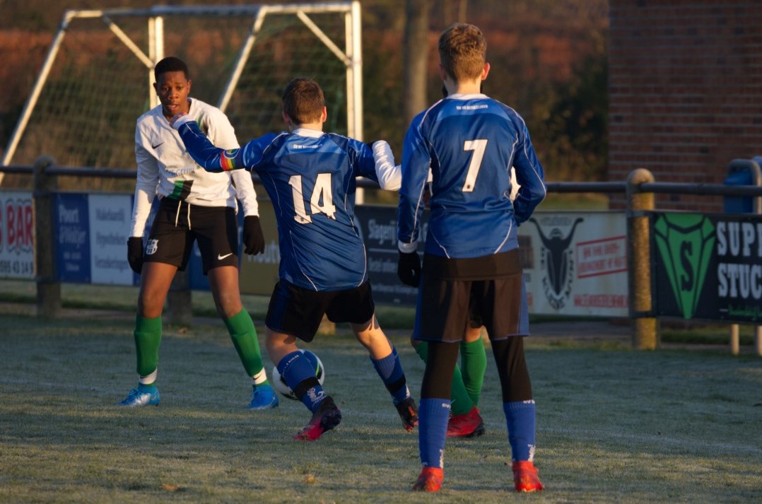Heracliden JO15-1 tegen de koploper - S.V. de Heracliden