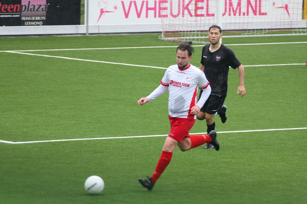 Heukelum ontloopt directe degradatie na 5-1 winst op Zwaluwen Utrecht - Voetbalvereniging Heukelum