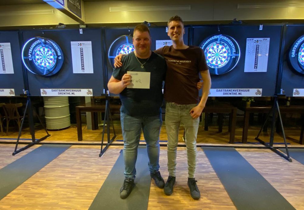 Melvin Stuifzand & Jorden Fik winnen koppeldarttoernooi - Officiële ...