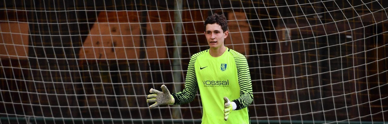 Milan De Schutter bij HVV - Hoogstraten VV