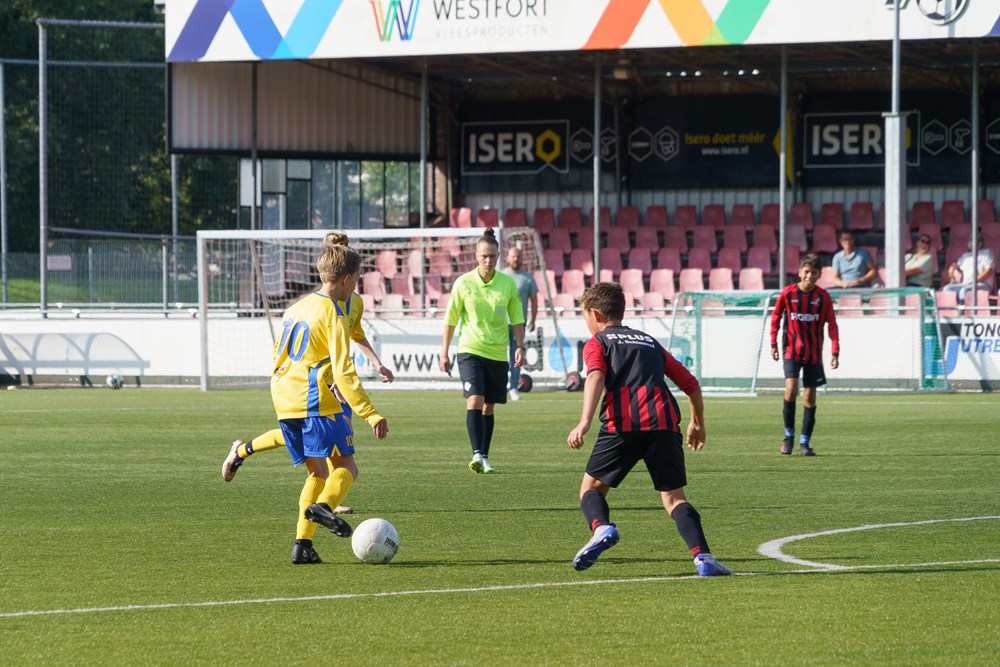 Scheidsrechterskorps enthousiast op het veld - WIJ ZIJN VVIJ