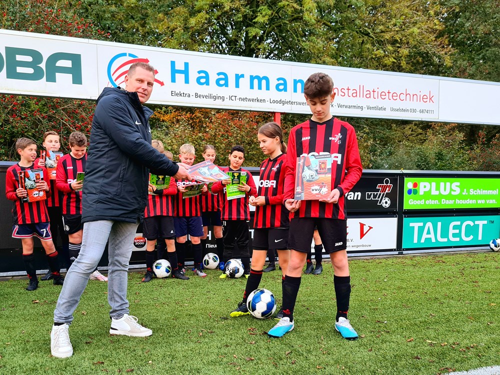 25-10: VVIJ Voetbalplaatjesactie bij de Plus van start - WIJ ZIJN VVIJ