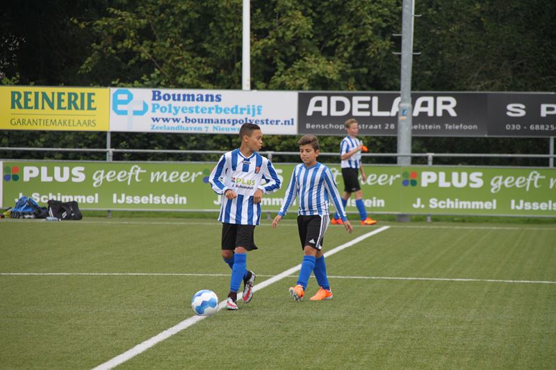 de eerste wedstrijd - IJFC
