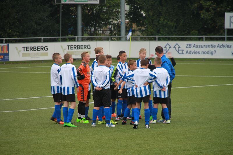 de eerste wedstrijd - IJFC