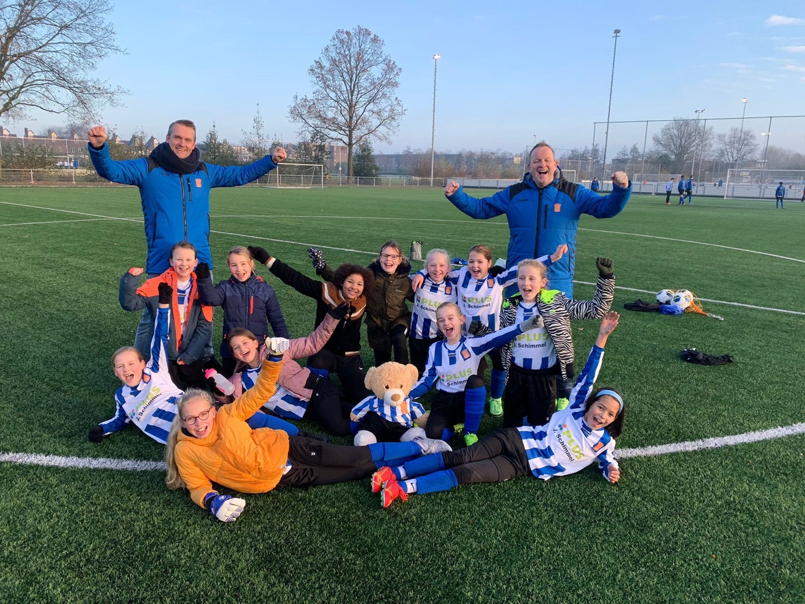 Meidenvoetbal IJFC groot succes! - IJFC
