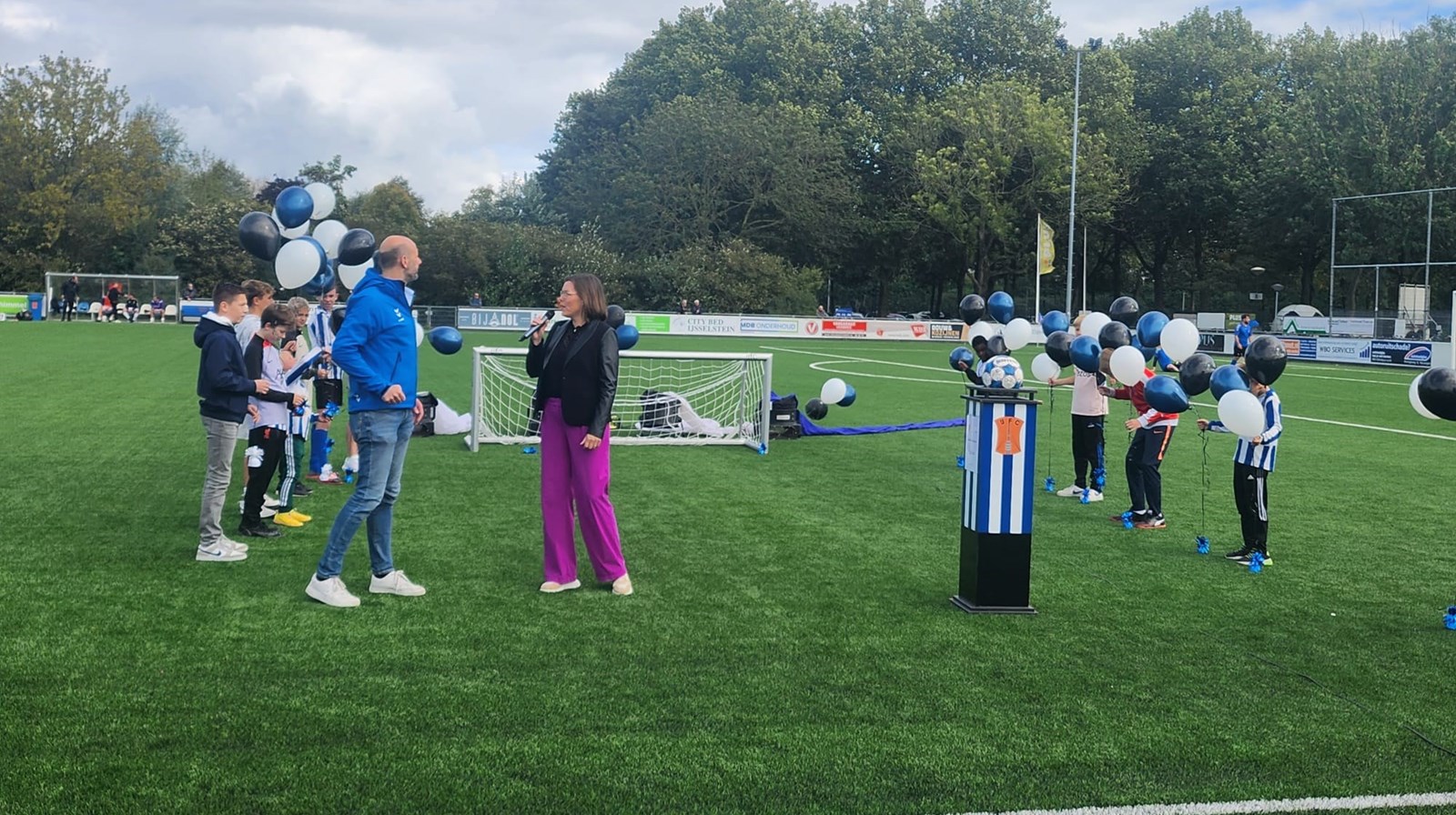 Heropening hoofdveld door Wethouder Eveline Schell - IJFC