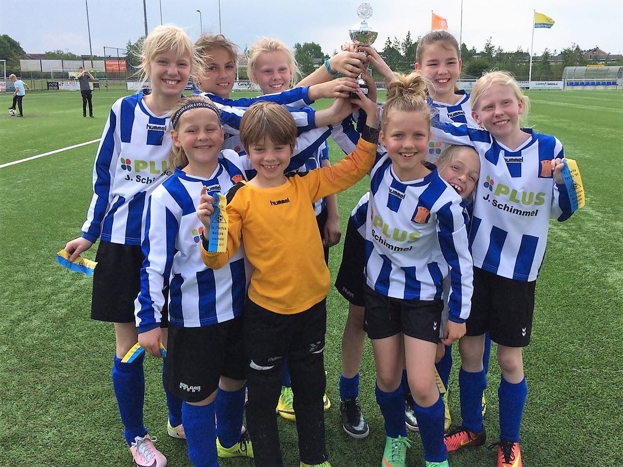 Meisjes en voetbal! - IJFC
