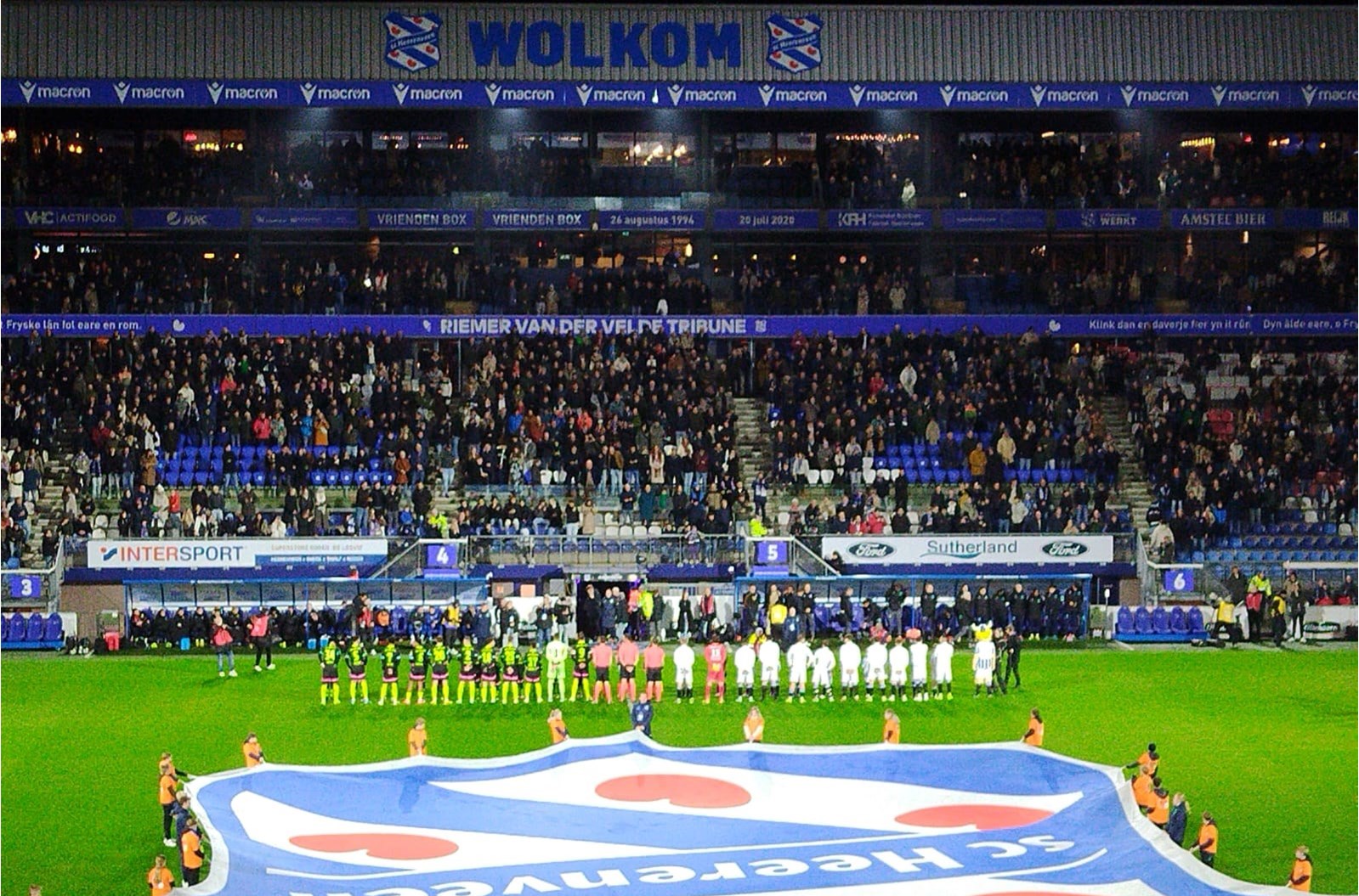 Sponsors IJVV zien Heerenveen winnen van koploper PSV - IJVV