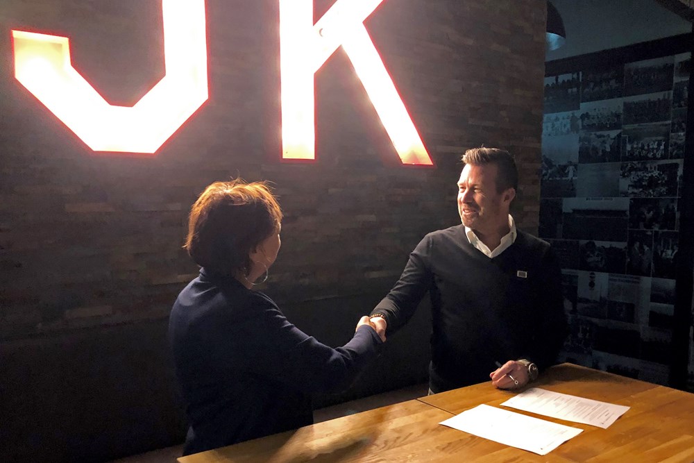 Ondertekening verbintenis Gerrit-Jan Barten - v.v. Jonge Kracht