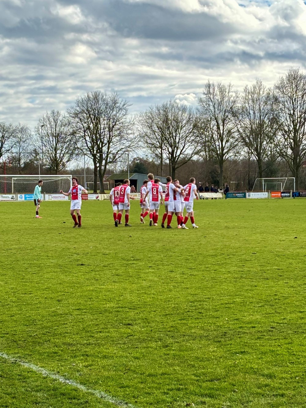 Wedstrijd- en fotoverslag derby vv Jubbega - vv Gorredijk 5-1 - Jubbega