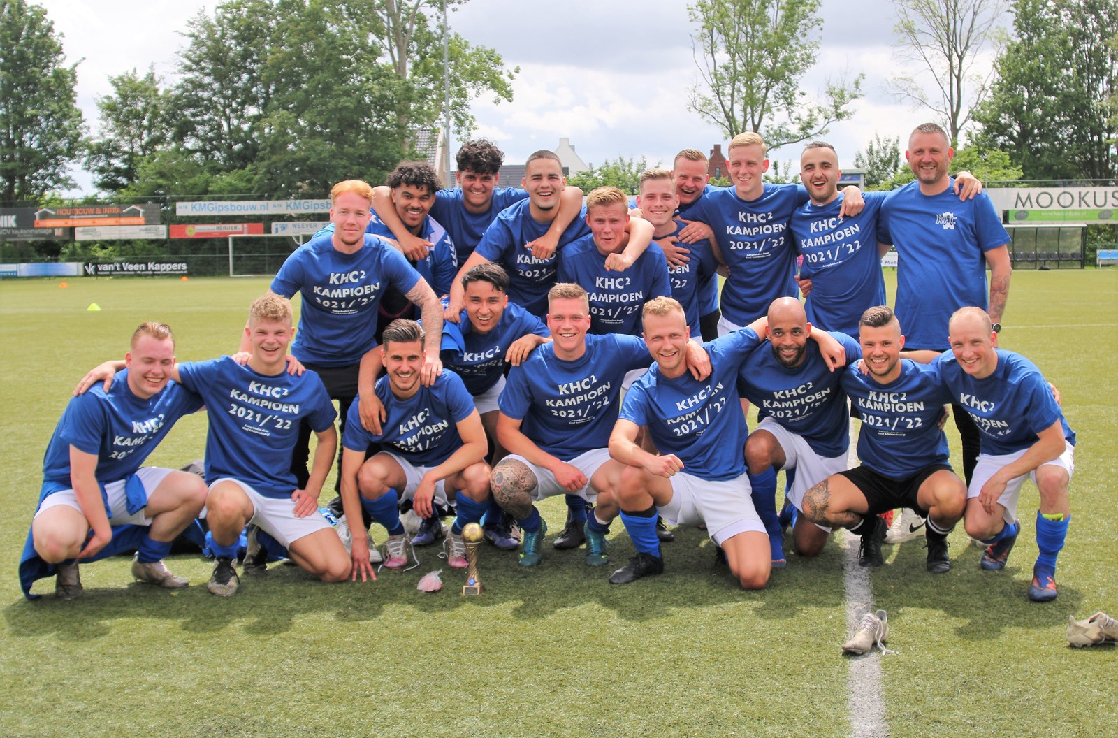 KHC 2 kampioen. - KHC