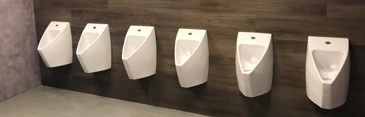 Nieuwe waterloze urinoirs op Kampong - Kampong Voetbal