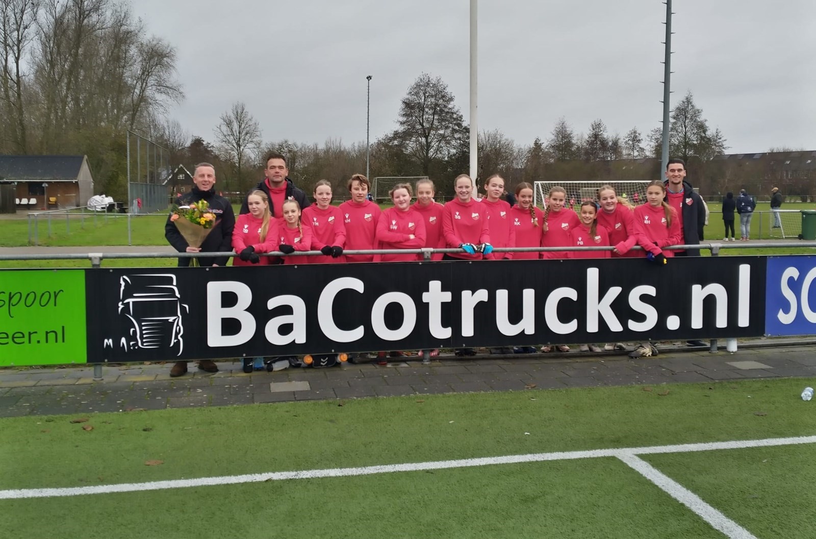 BaCo trucks draagt MO13-1 warm hart toe. - Kozakken Boys