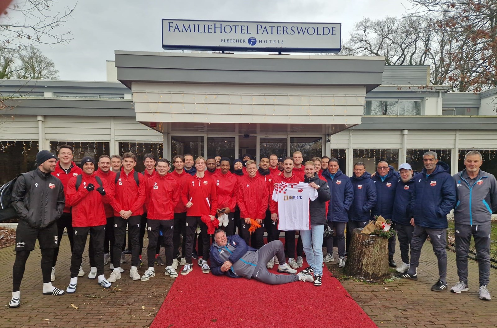 Staf en selectie wenst iedereen een gezond en sportief 2025 - Kozakken Boys