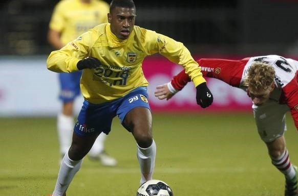 Kozakken Boys legt Tyrone Conraad vast - Kozakken Boys