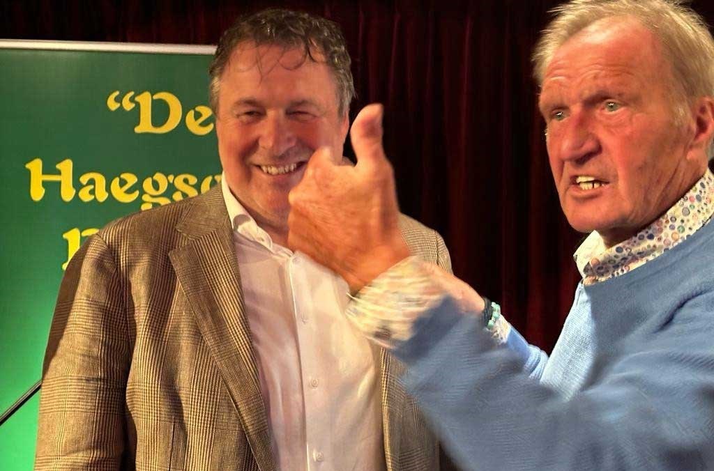 Ron Jansen ontvangt "De Haegsche Duym" - HVV Laakkwartier