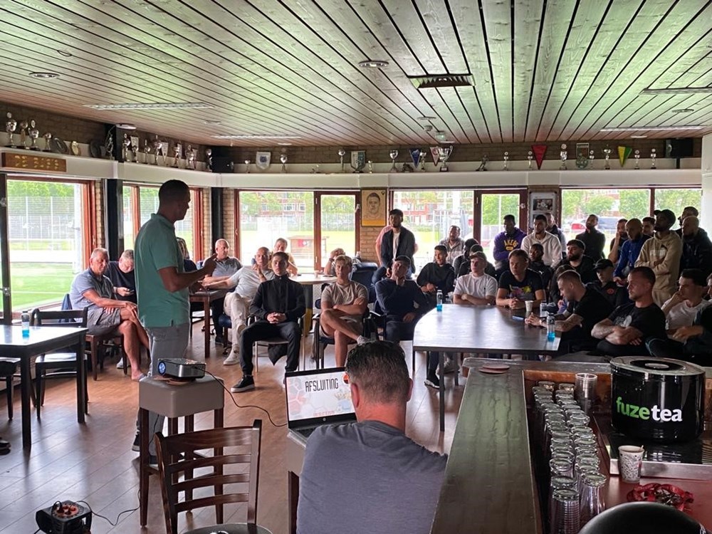 Druk bezochte bijeenkomst selectie - HVV Laakkwartier