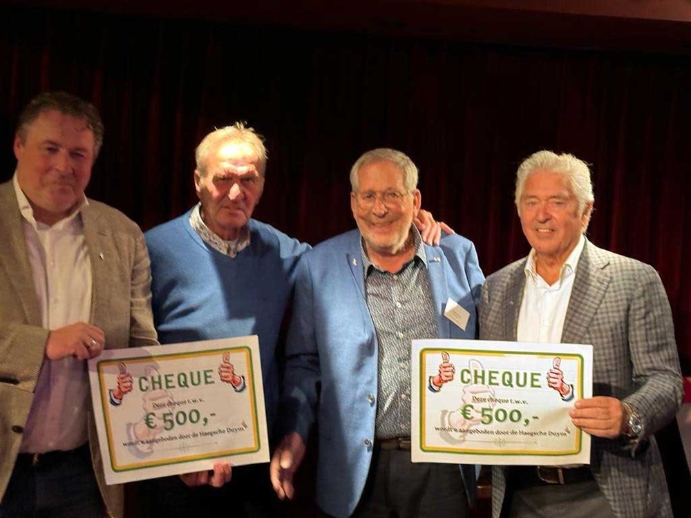 Ron Jansen ontvangt "De Haegsche Duym" - HVV Laakkwartier