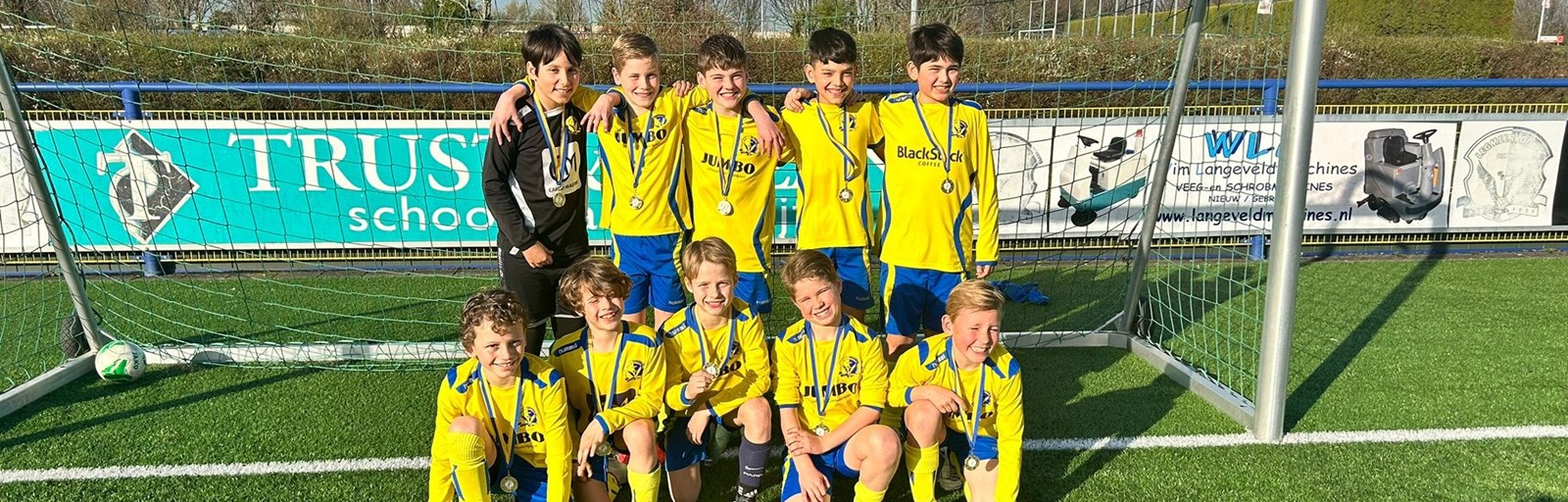 Voorjaarskampioenen bij de J011 - Legmeervogels