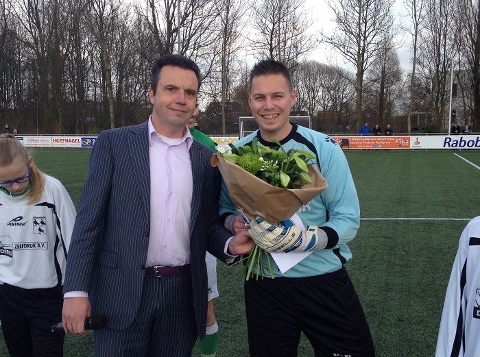 Keeper Edward de Groot gehuldigd - vv Nieuw Lekkerland