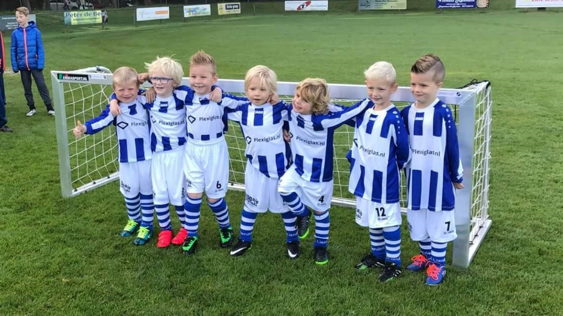 FC Lienden Jeugd: Plexiglas.nl - Lienden