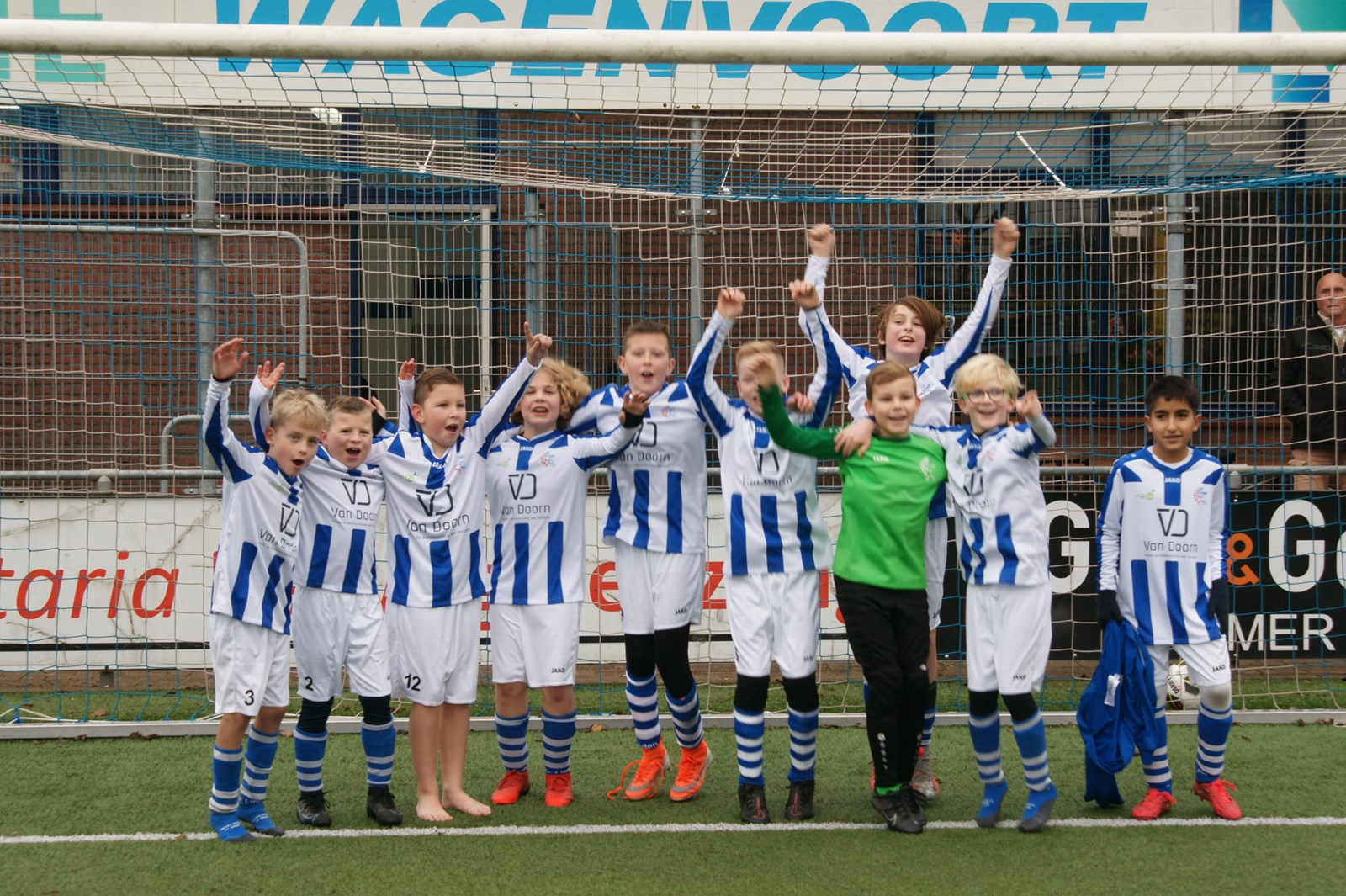 JO11-1 KAMPIOEN - Lienden