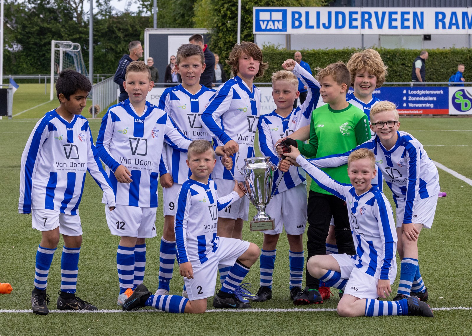 JO11-1 KAMPIOEN - Lienden