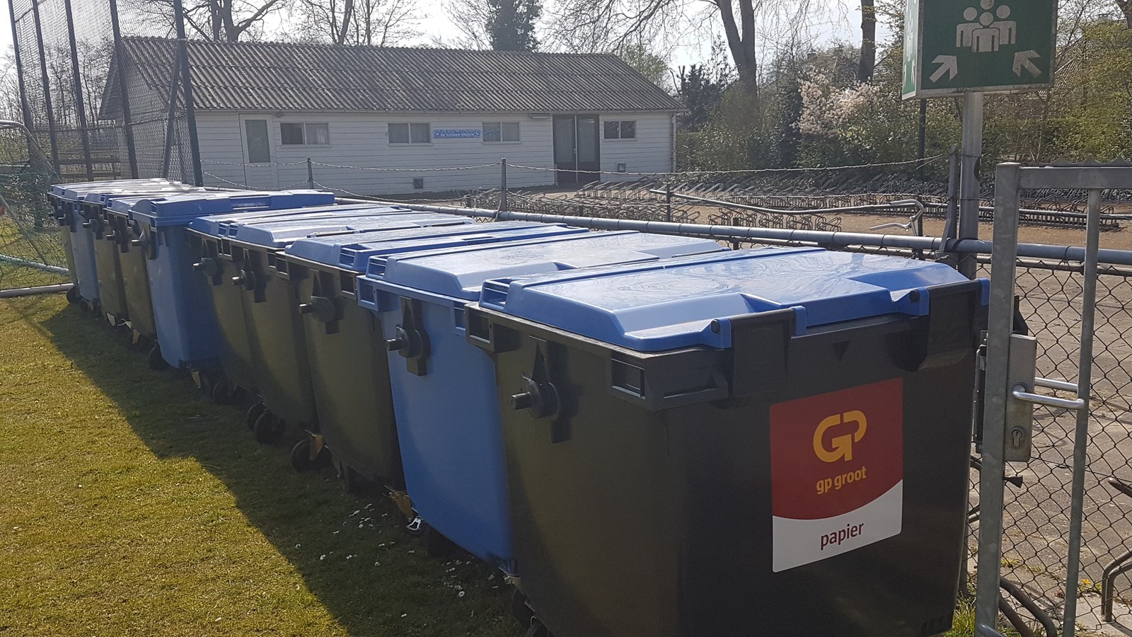 Containers oud papier verplaatst !! - RKVV Limmen