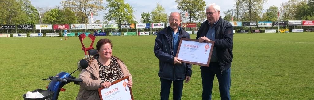 Peter en Coby benoemd tot lid van verdienste KNVB! - RKVV Limmen