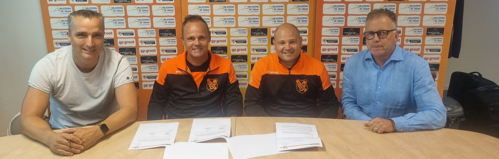 Trainers teken contract! - RKVV Limmen