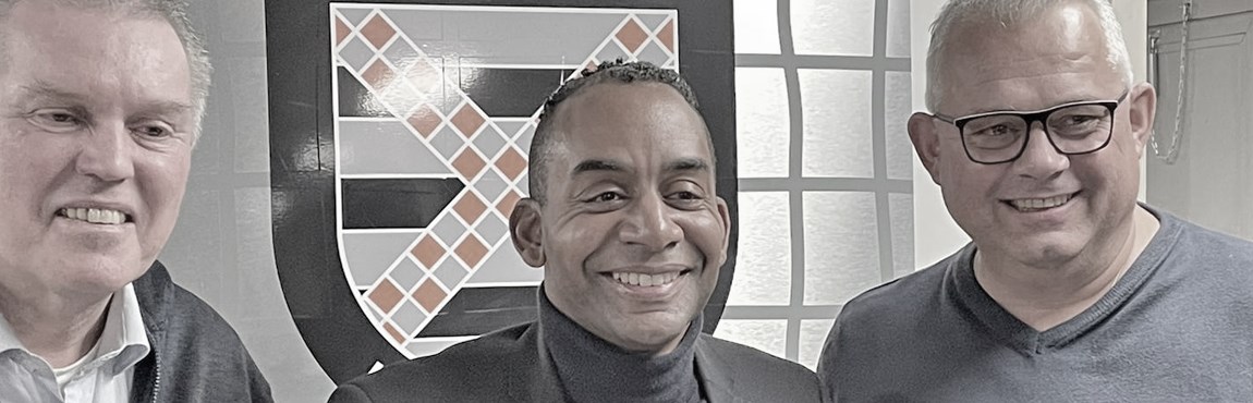 Ondertekening contract Anthony Servinus - S.V. Loosdrecht