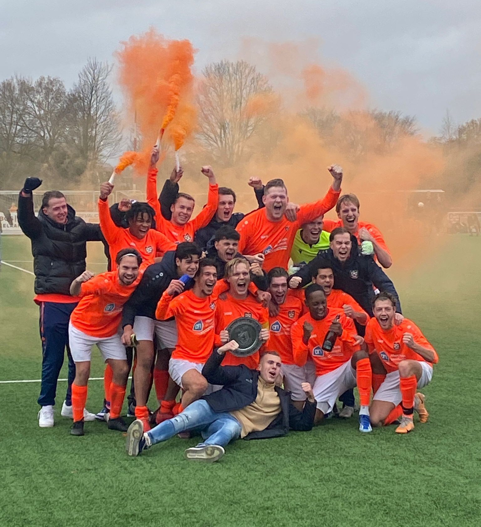 Hees is maatje te groot voor Loosdrecht op natte en winderige ...