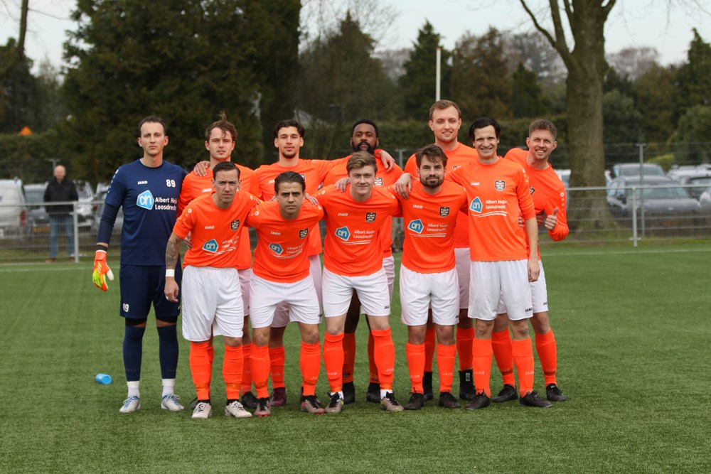 Loosdrecht mag zich na opnieuw een overwinning gedeeld koploper noemen ...