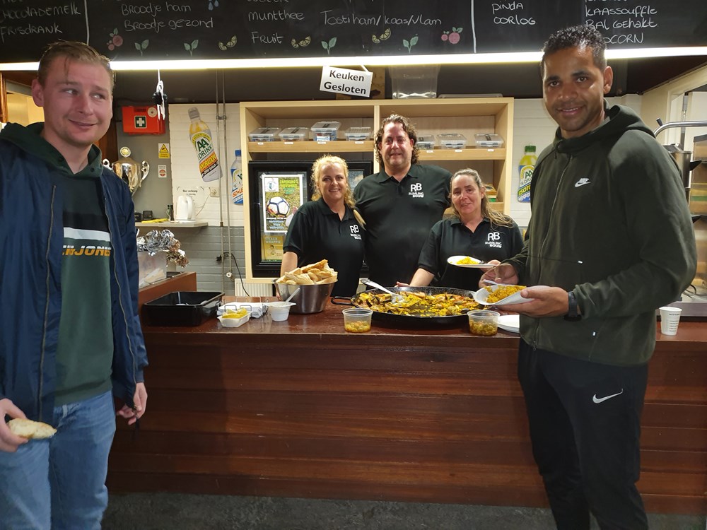 Paella Party Selectie Lugdunum en O23-1 dankzij Rumling Bouw - LVV Lugdunum