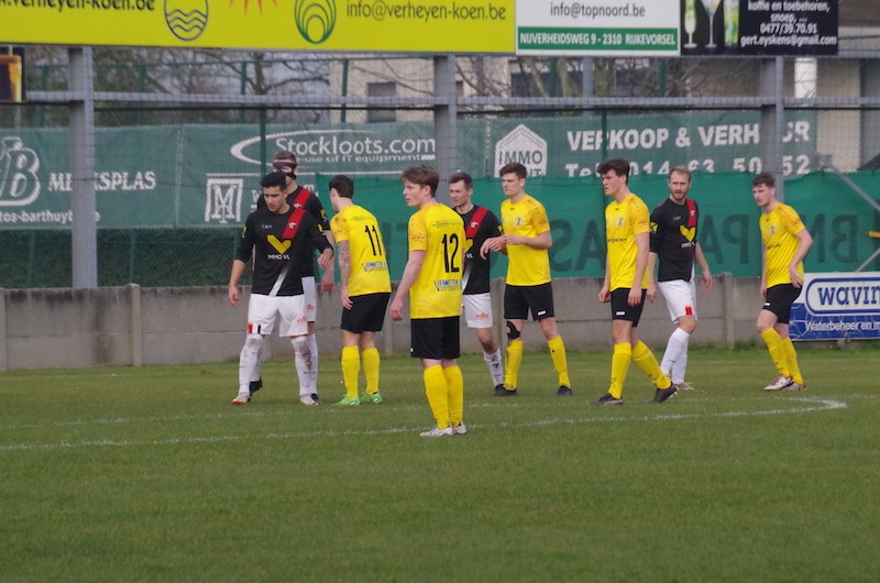 Onderuit tegen de leiders - K Merksplas SK