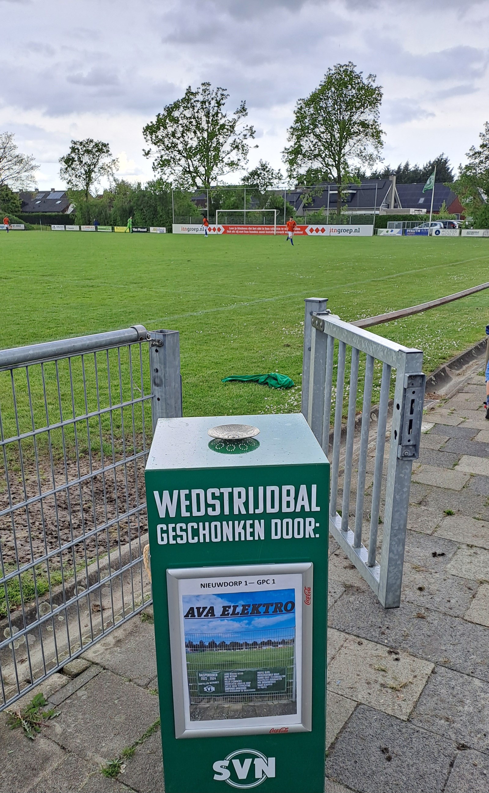 Rode kaart doet Nieuwdorp de das om - S.V. Nieuwdorp