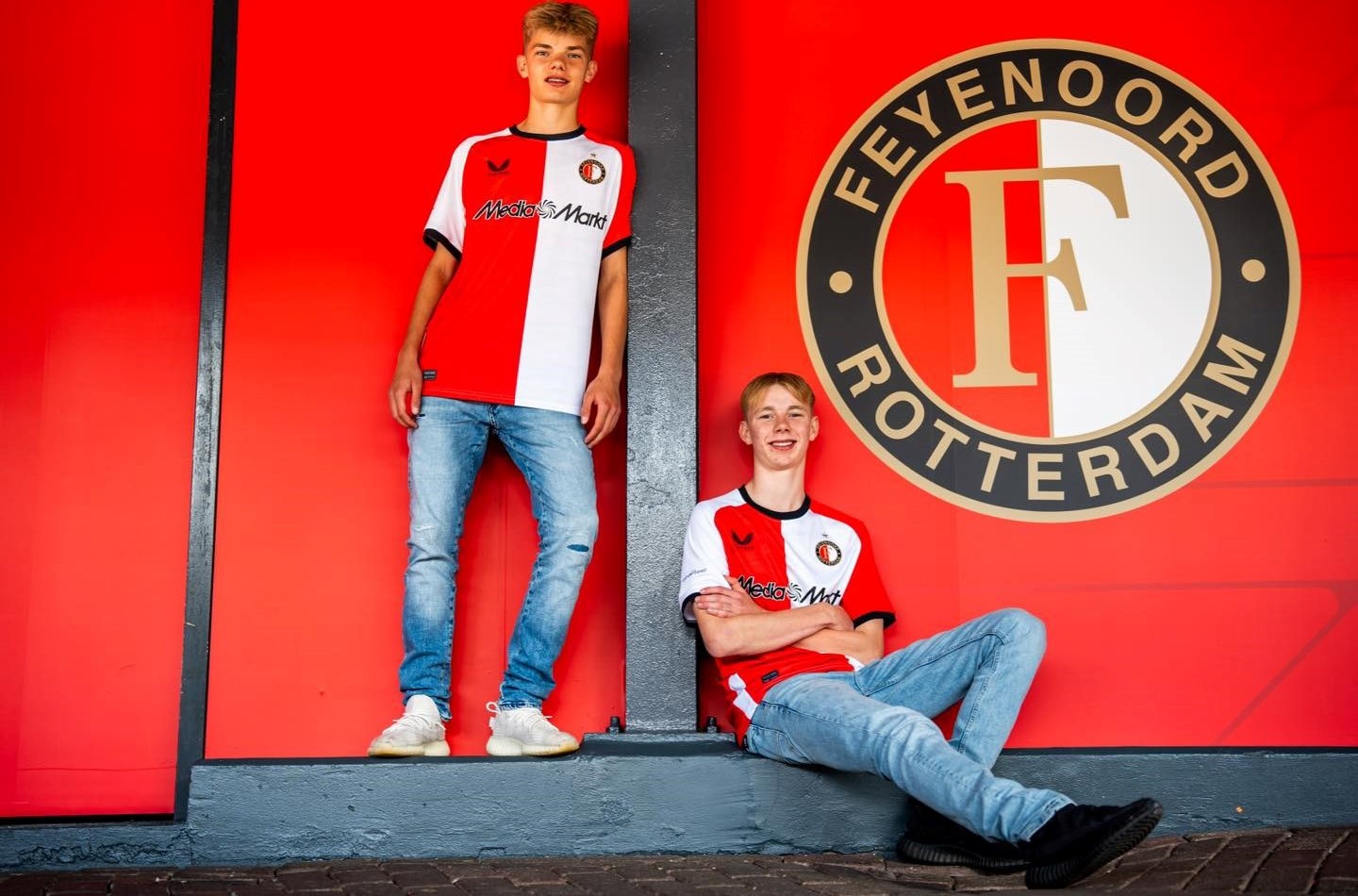 Nick en Tim de Koning tekenen contract bij Feyenoord - SV Nieuwkoop