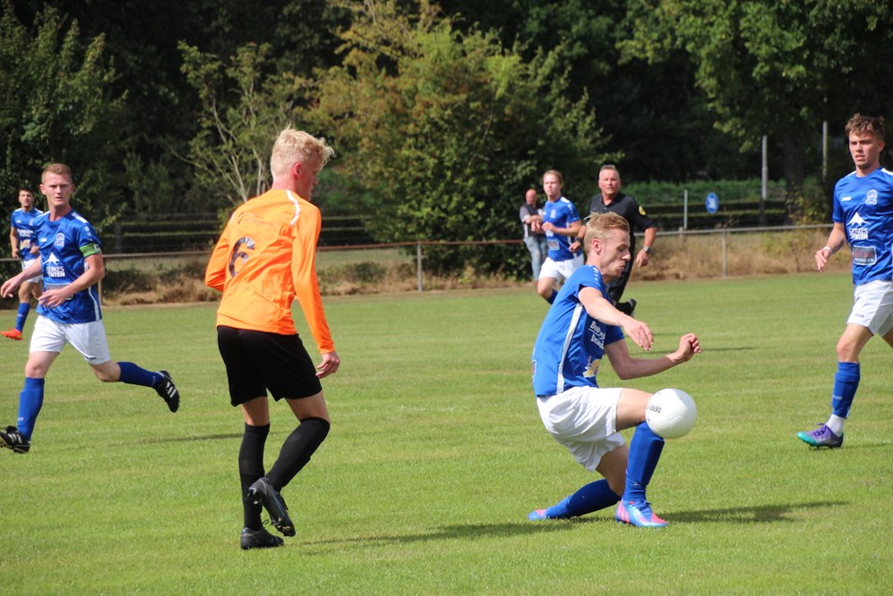 Foto-impressie van het voetbaltoernooi van Harkema Opeinde op 27 ...