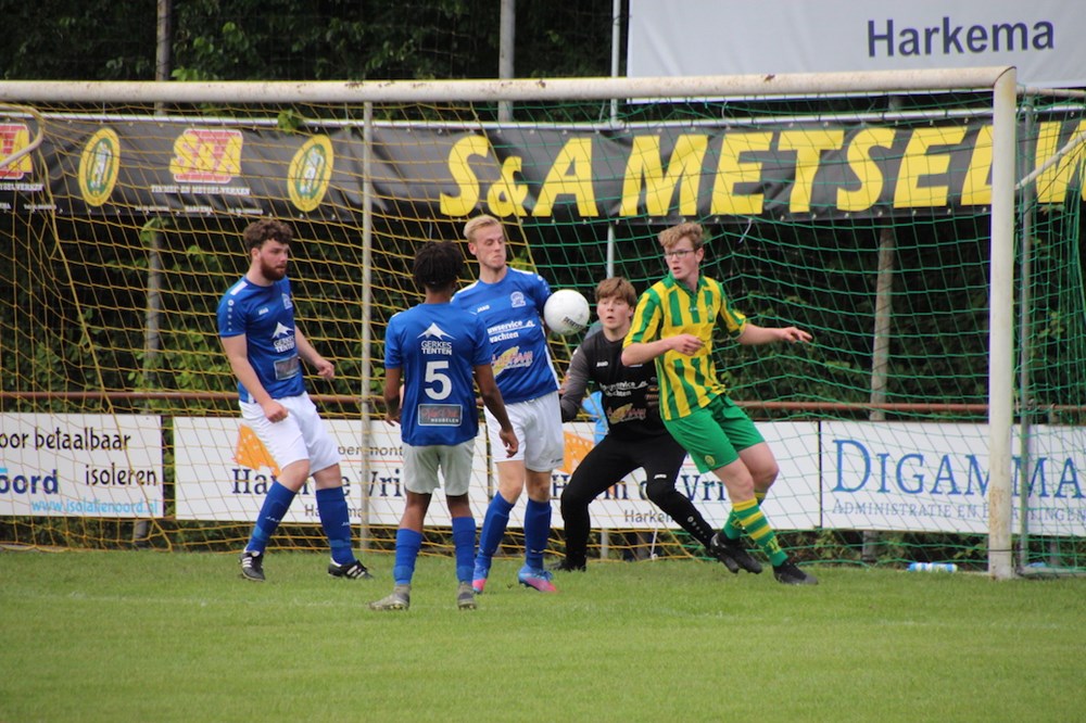 Foto-impressie van het voetbaltoernooi van Harkema Opeinde op 27 ...