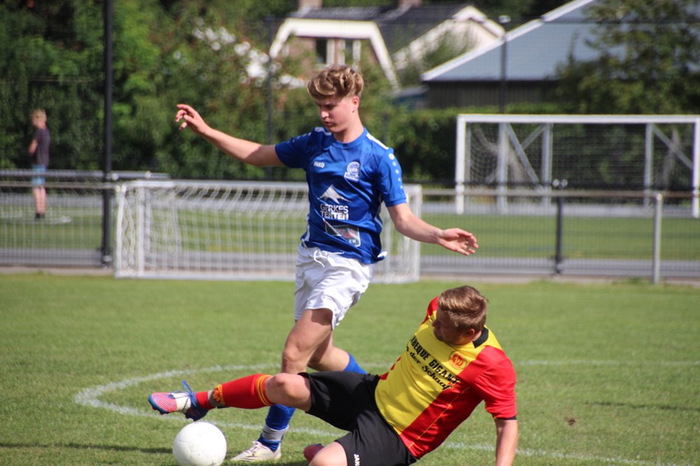 Foto-impressie van het voetbaltoernooi van Harkema Opeinde op 27 ...