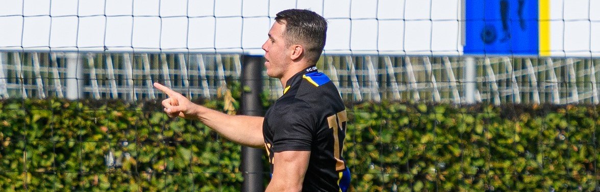 Hardenberger Robbert-Jan Hamberg wil scoren voor FC Ommen - FC Ommen